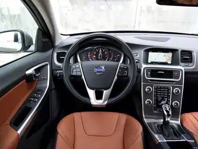 沃尔沃S60 2016款 S60L T5 智驭版 沃尔沃 2/26张图片大全_汽车内饰图库-汽车之家