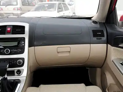 中华H330 2013款 1.5L 自动豪华型 中华 4/39张图片大全_汽车内饰图库-汽车之家