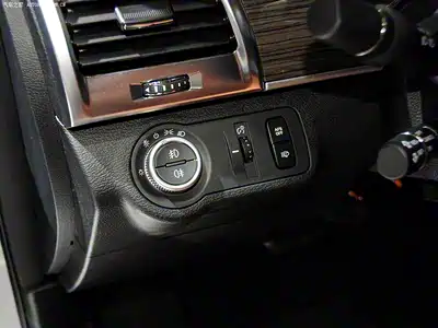 哈弗H9 2015款 2.0T 四驱超豪华型 7座 哈弗 2/17张图片大全_汽车内饰图库_黑色/棕色-汽车之家