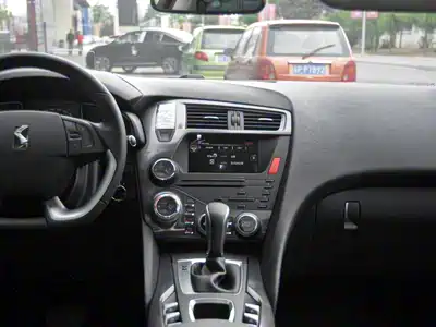 DS 5 2014款 1.6T 豪华版THP160 DS 3/40张图片大全_汽车内饰图库-汽车之家