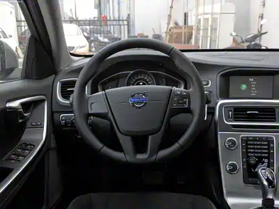 沃尔沃S60 2015款 S60L 2.0T 智行版 沃尔沃 4/30张图片大全_汽车中控图库_黑色-汽车之家