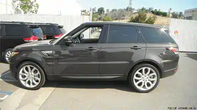 揽胜运动版 2014款 3.0 SC V6 HSE 路虎 3/4张图片大全_汽车外观图库_哈瓦那黑-汽车之家
