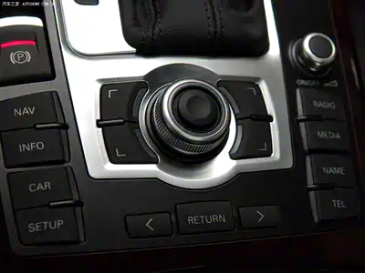 奥迪A6L 2010款 2.4L 技术型 奥迪 5/43张图片大全_汽车内饰图库-汽车之家